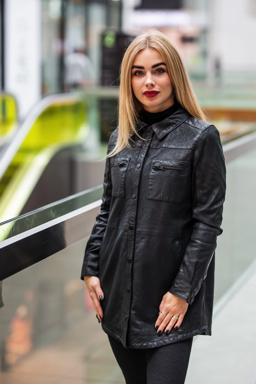 dámský koženy černý kabátek na prodejnách Ostrava, Plzeň, Praha